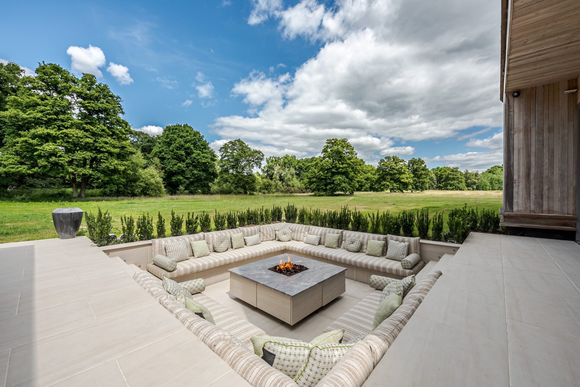 Surrey Villa - 6 bedroom Luxury Holiday Home